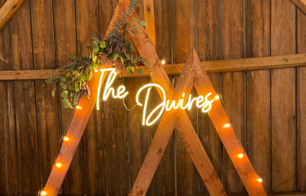 Here's How LED Neon Light Signs Are Different From Traditional Neon ...